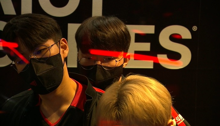 '오랜만에 나와도 캐리' T1, 잘 큰 페블랑으로 '1세트 역전' [LCK] | PC 게임 정보