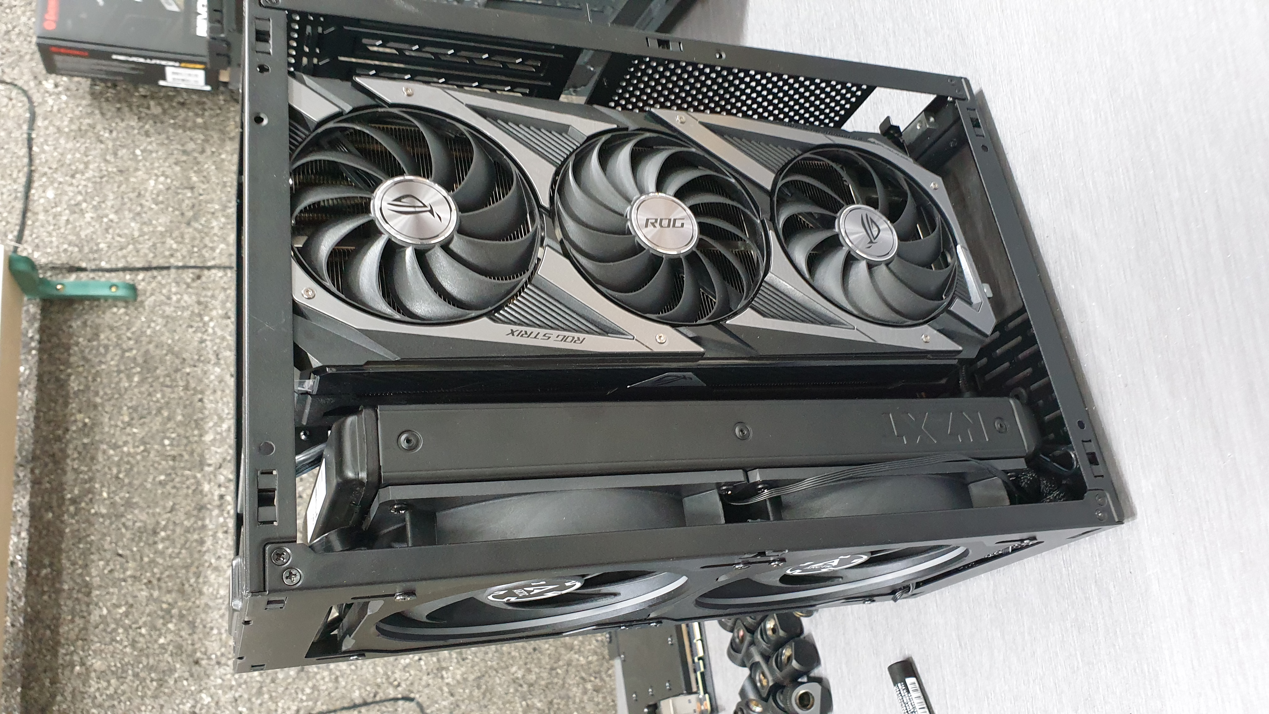 SFF ATX 보드가 들어가는 SFF케이스