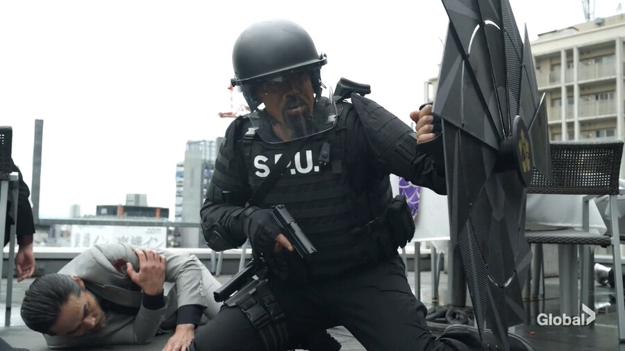 일본 경찰 특공대 방탄방패 퀄리티 수준 | 유머 게시판