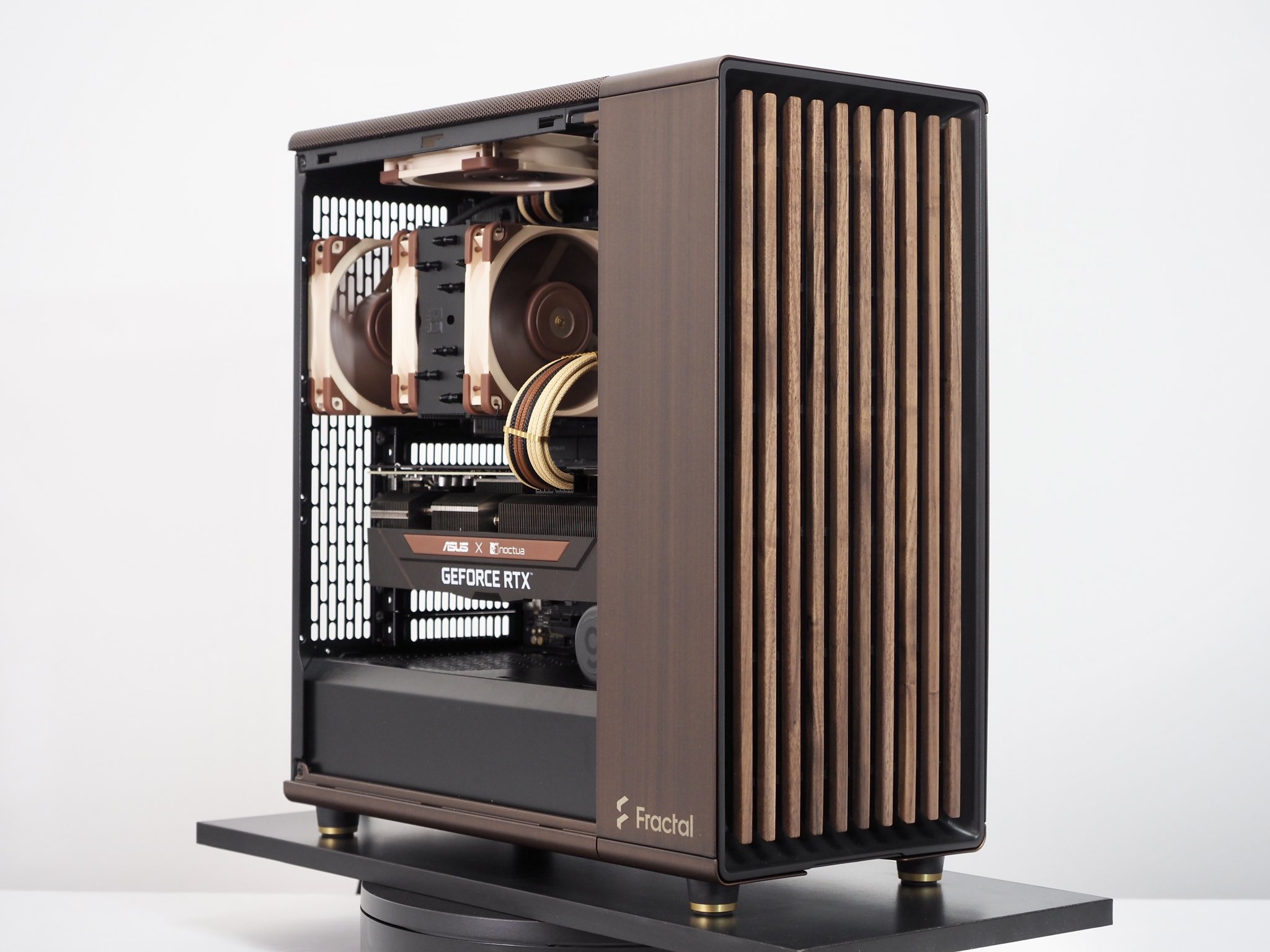 요즘 MZ감성을 저격한 최신유행 pc케이스 | 유머 게시판