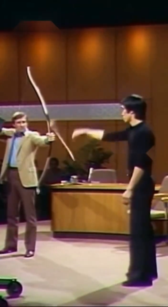 게스트한테 활을 쏘는 토크쇼 MC