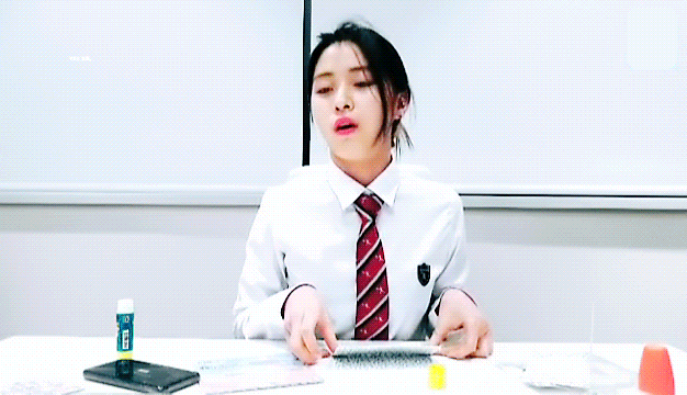 오늘 ITZY 브이앱 류진.GIF | 연예인/아이돌 갤러리