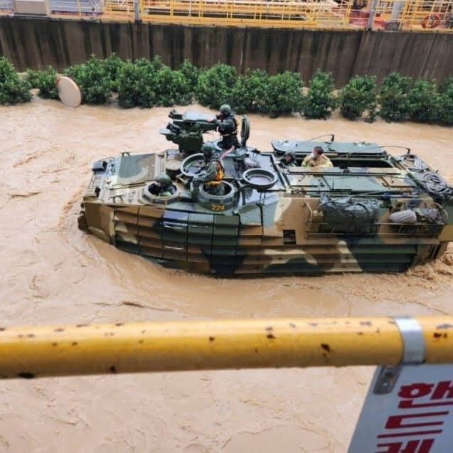 포항 해병 1사단 KAAV 구조활동 사진 모음 | 정치유머 게시판