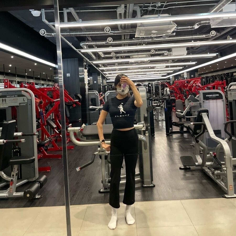 키 169cm 26kg에서 51kg까지 벌크업한 여성.jpg | 유머 게시판