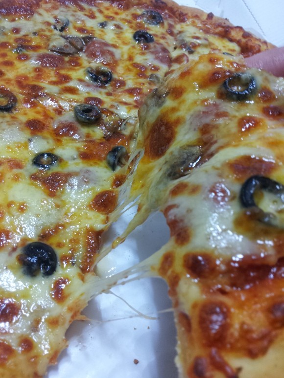 도미노피자 페퍼로니 (feat. 올리브 & 버섯 ) | 음식 갤러리 | RULIWEB