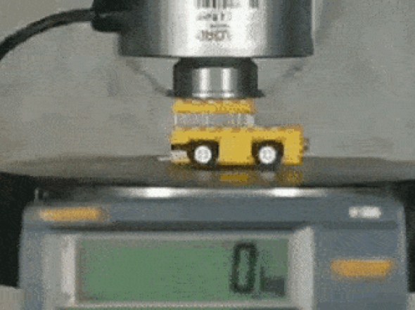 레고로 만든 장난감의 내구도 | 유머 게시판