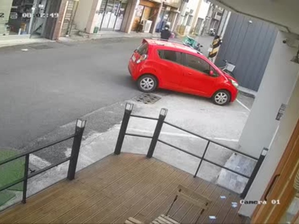 레딧에 올라온 한국 CCTV에 찍힌 장면.mp4 | 유머 게시판