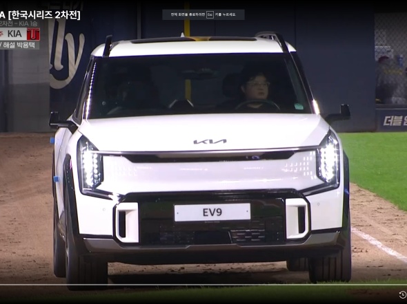 야구) 와 진짜 BTS 시구하러 옴!!!!!!!!!!!!!! | 유머 게시판 | RULIWEB