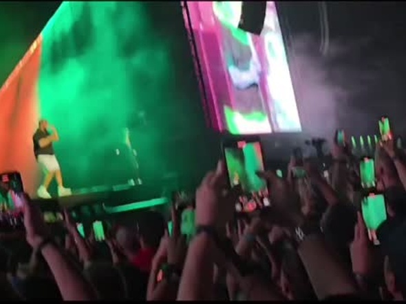 에미넴 어제 한 Rap God 라이브 | 유머 게시판