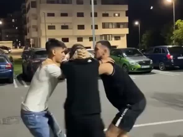 몸만 가지고도 재밌게 노는 남자들.mp4 | 유머 게시판 | RULIWEB